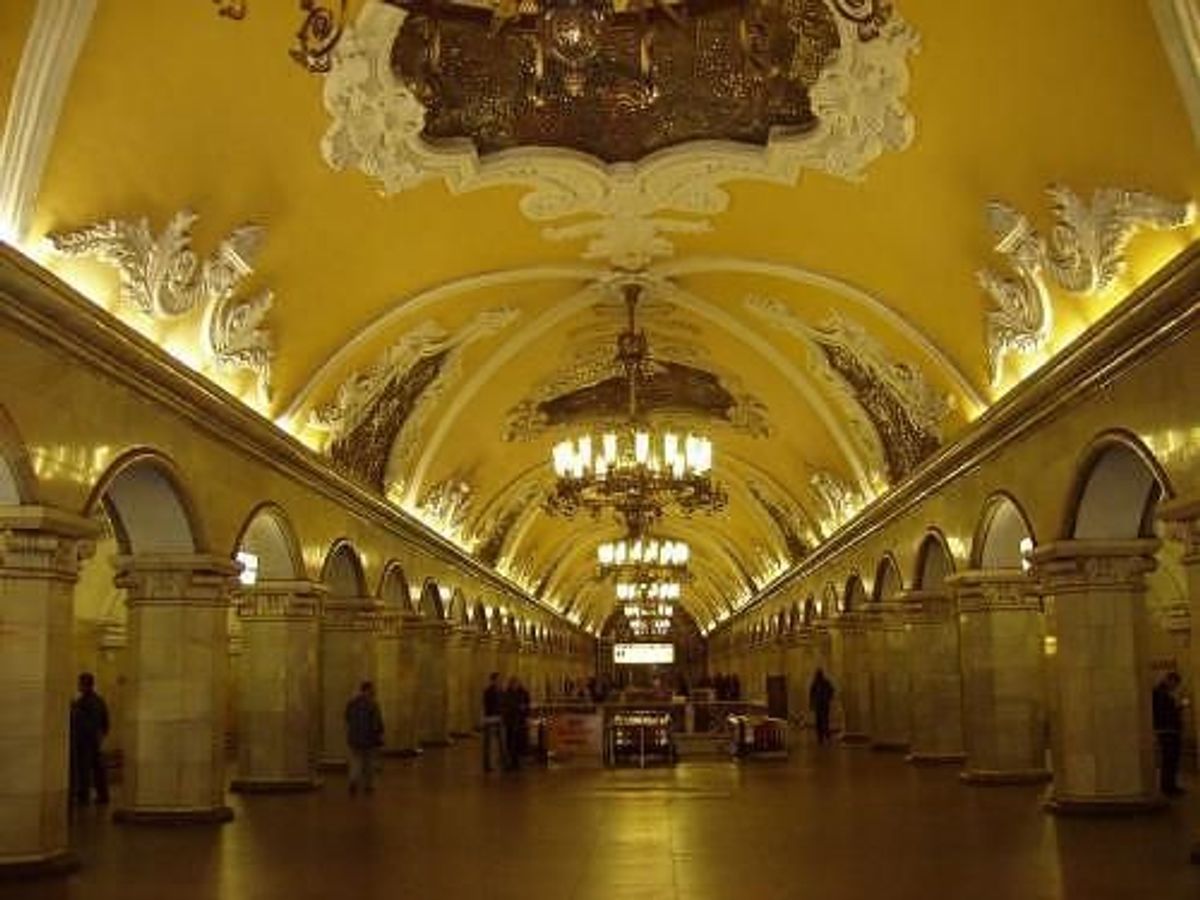 Acestea sunt incredibilele statii de metrou din Moscova. Uite ce ...