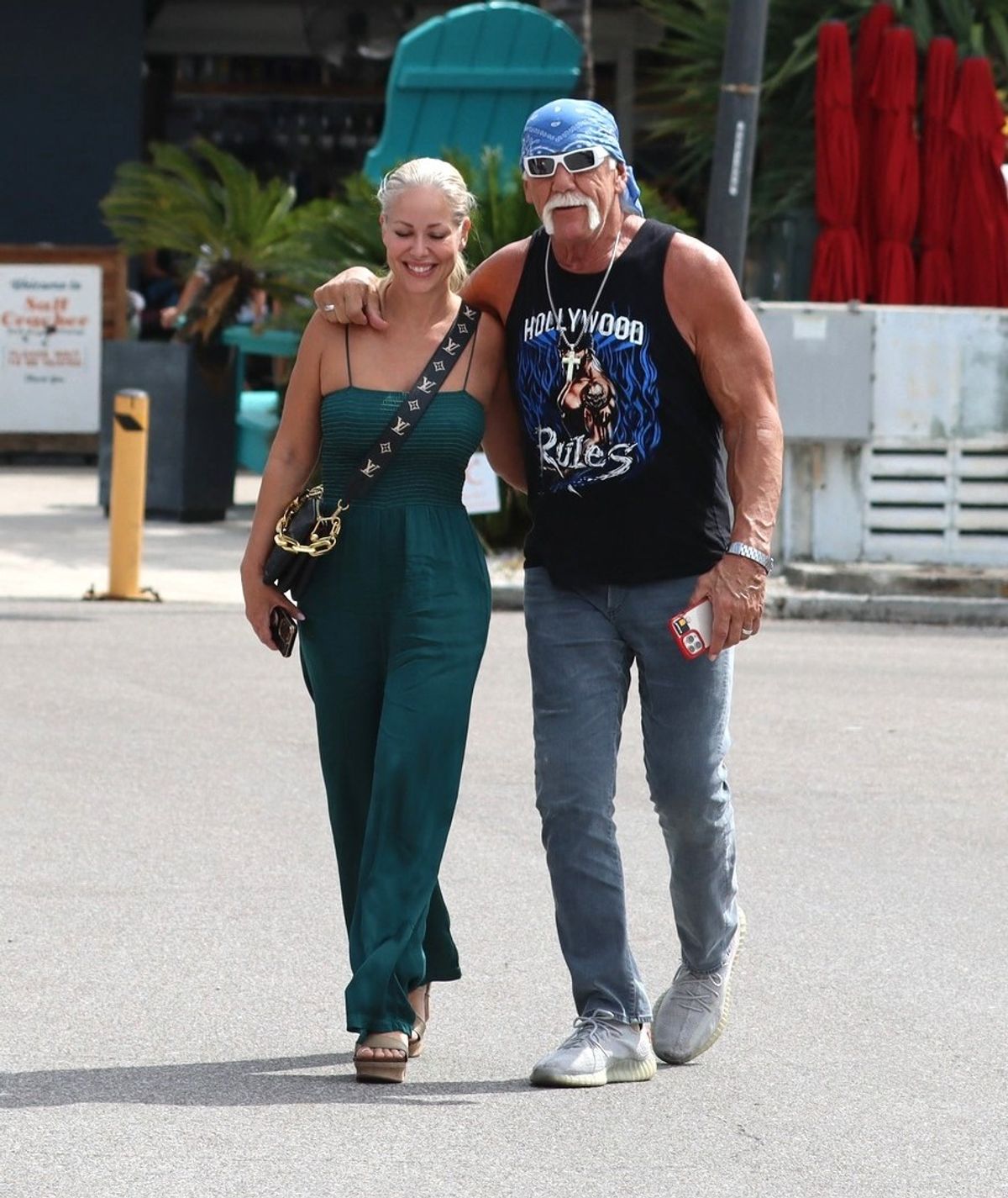 Ce fericită e proaspăta soție a lui Hulk Hogan! Sky Daily radiază la ...