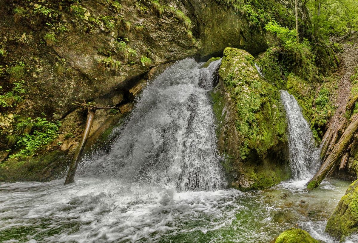 Statiunea din Romania lasata in paragina, dar care ascunde o adevarata ...