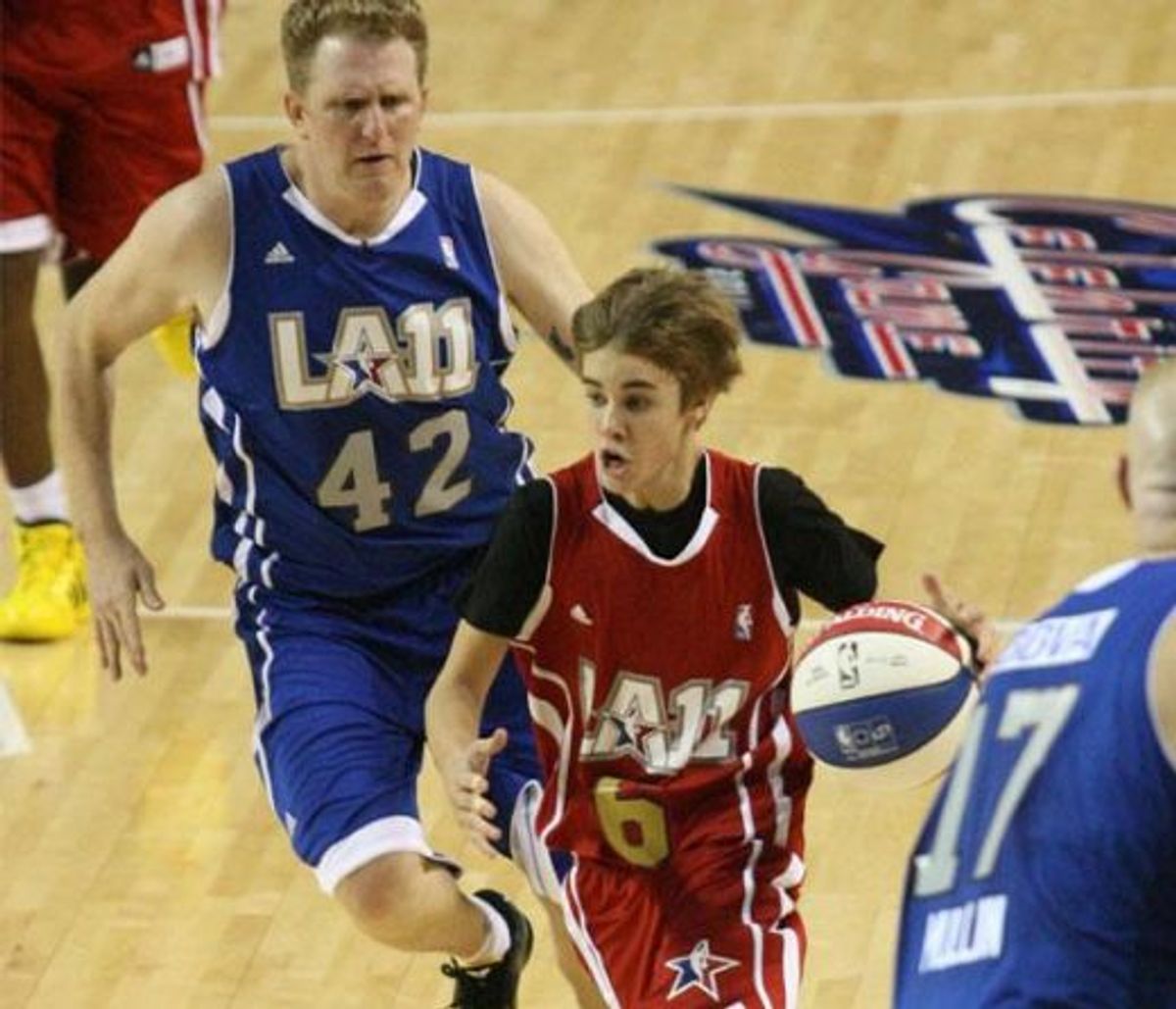 Justin Bieber, star NBA pentru cateva ore! | PRO TV