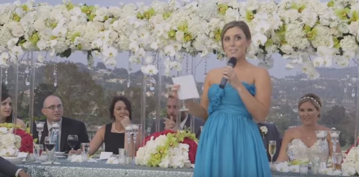 A crezut ca domnisoara de onoare s-a ridicat sa tina un discurs ...