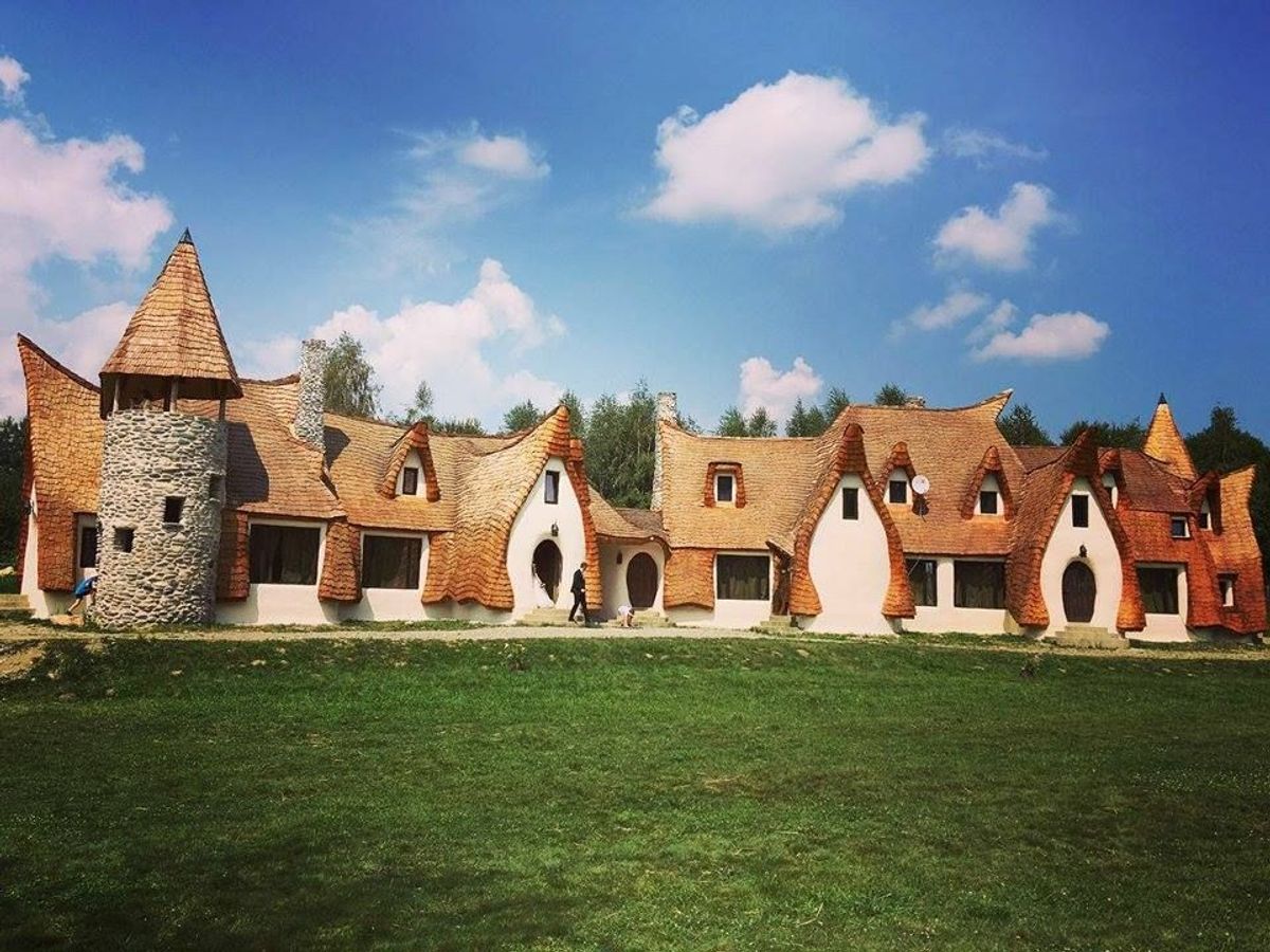 Castelul de lut din Valea Zanelor sau visul oricarui copil devenit ...
