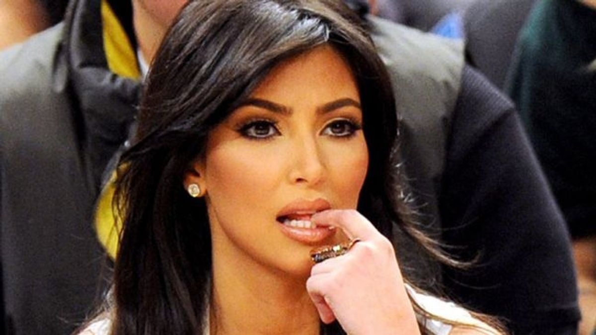 Kim Kardashian a renuntat la parul ei negru ca abanosul si s-a facut ...