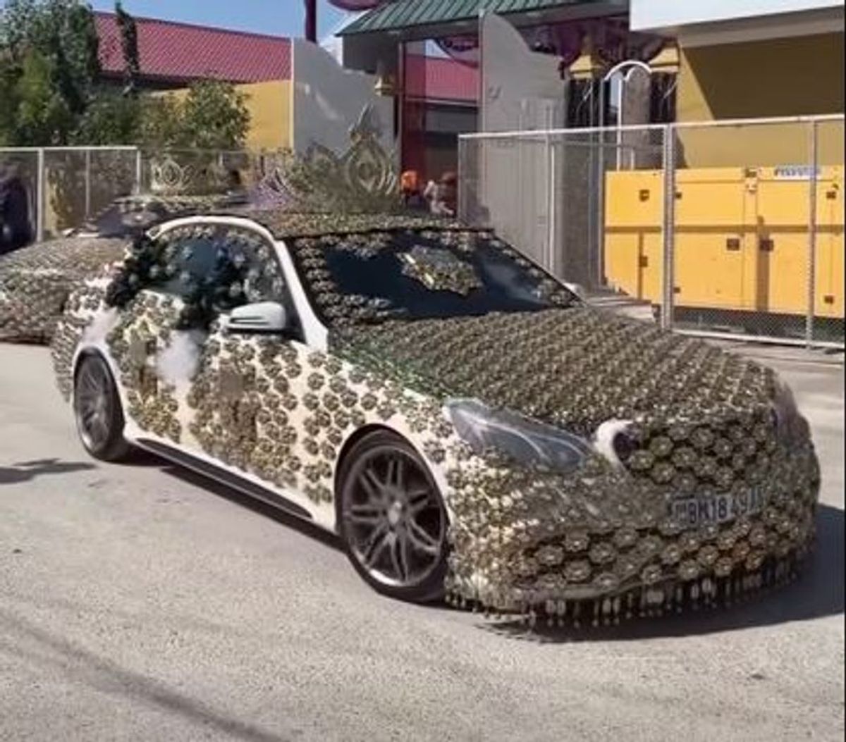 "Echipa Patriarhului părăsind Iașiul după pelerinaj". Cum comentează ...