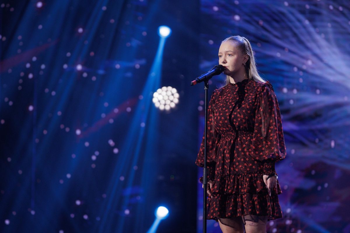 Alexia Tudose, fata cu brațele replantate de la Românii au Talent ...