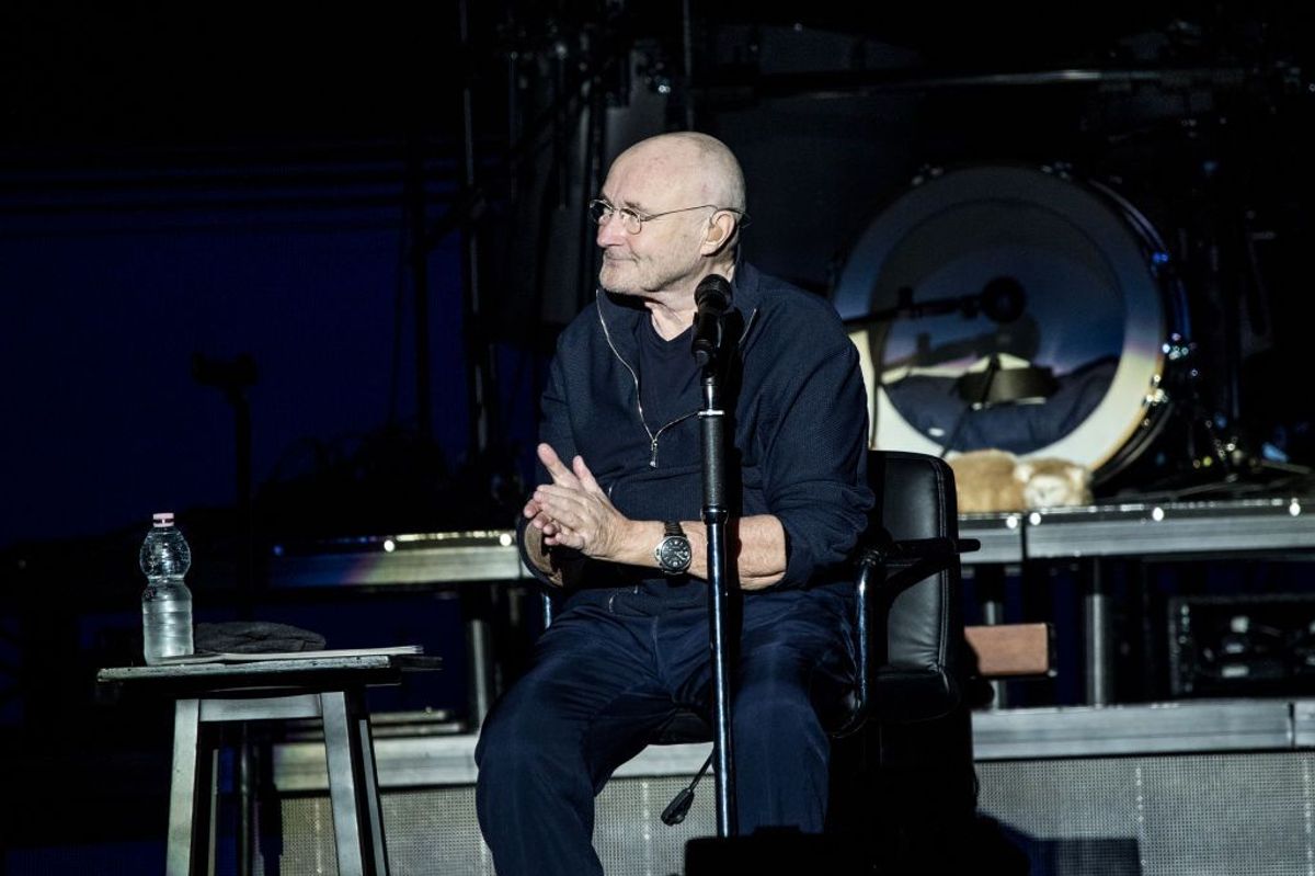 Phil Collins duce o luptă aprigă cu boala: "Abia mai pot ține bețele de ...