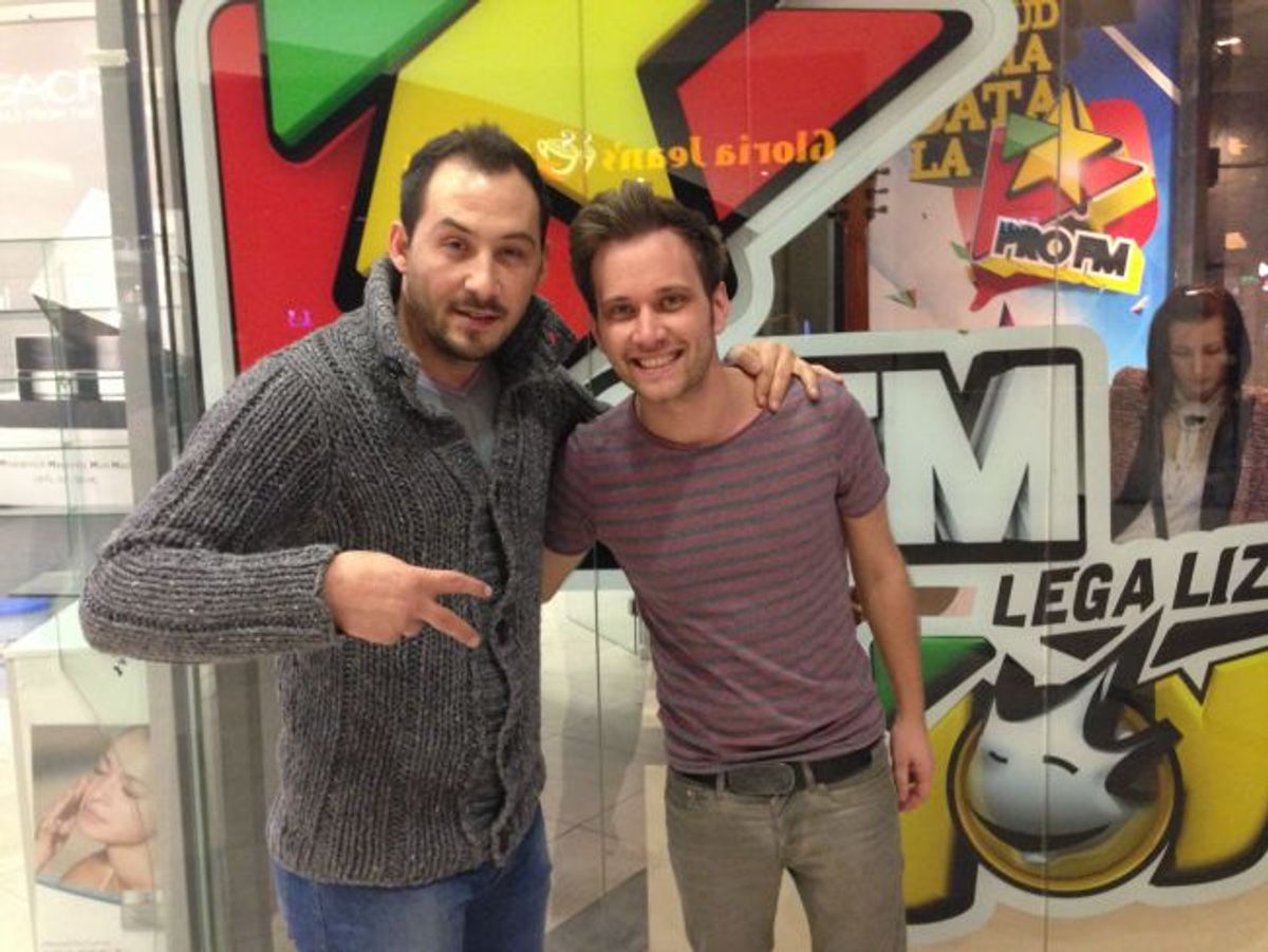 Stefan Stan, inveselit de DJ-ii ProFM Greeg si Marius Onuc la studioul ...