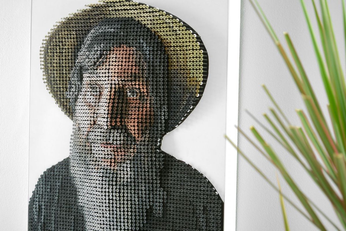 Pare un tablou obisnuit, insa secretul din spatele lui este cu adevarat ...