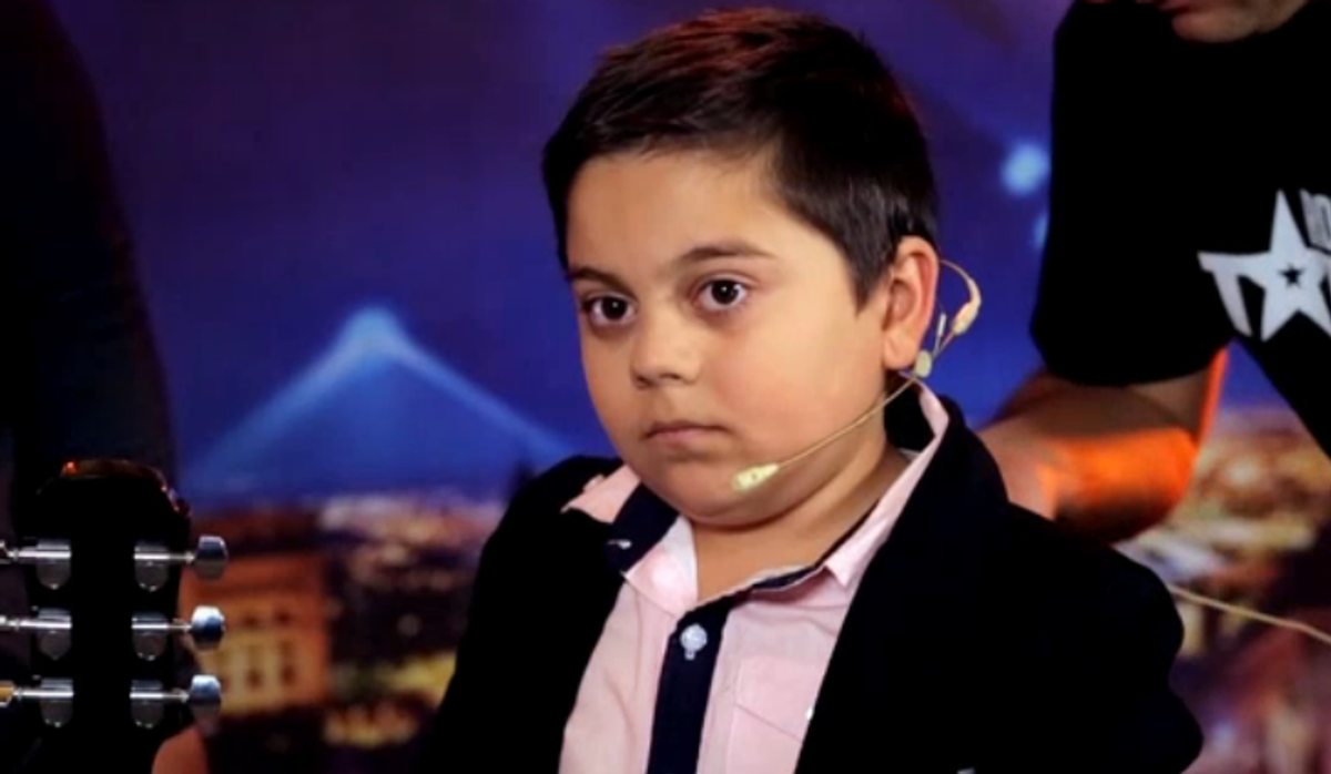 A invatat sa cante singur la chitara. Ruben, copilul minune care i-a ...