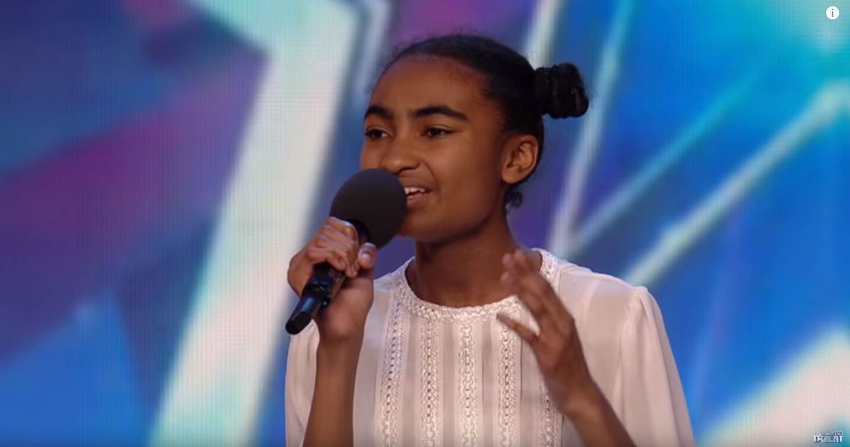 Prezentatorii au apasat pe Golden Buzz dupa ce s-a oprit din cantat ...