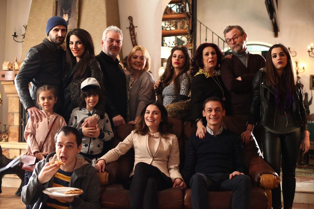 Cel mai nou serial romanesc incepe ASTAZI la Pro TV. Ai nostri, de la ...