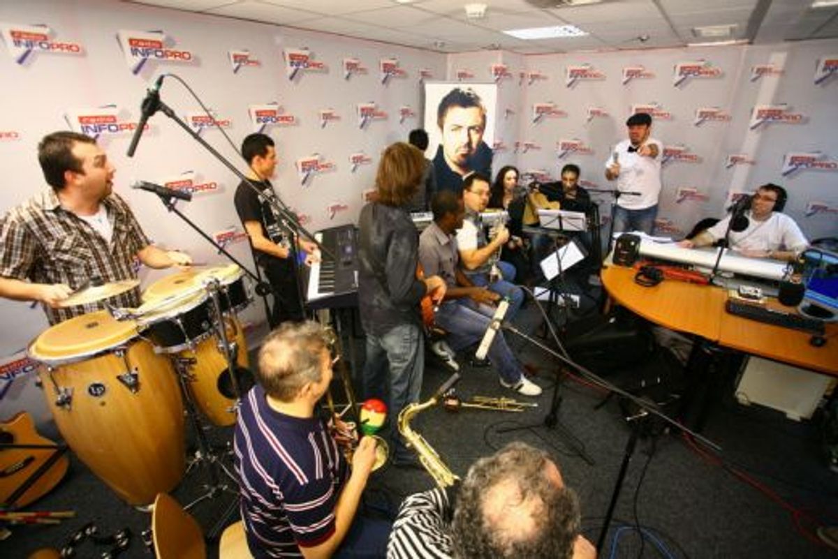 Radio InfoPro - aniversare atipica, cu muzica unplugged in studio | PRO TV