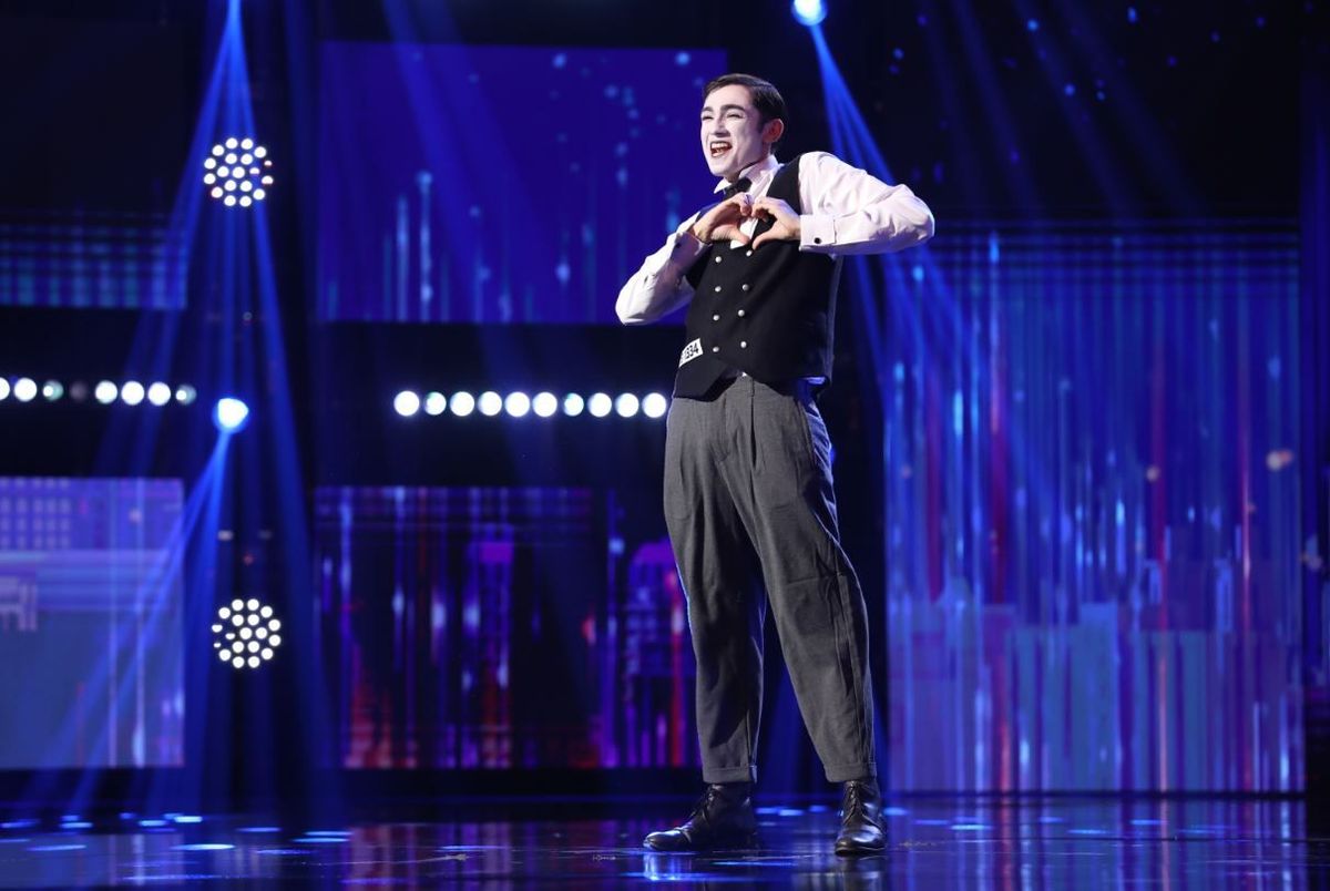 Românii au talent 2021: Gabriel Sasu a combinat dansul și pantomima ...