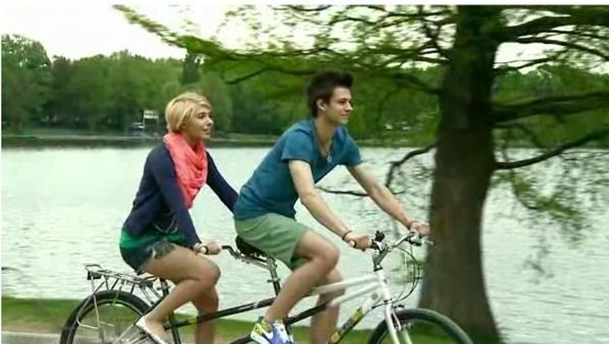 Rapha si Sore lanseaza un nou hit in serialul Pariu cu viata, "It's a ...