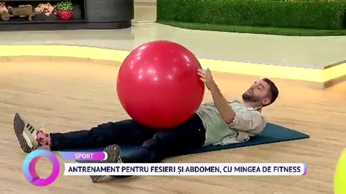 Antrenament pentru fesieri și abdomen, cu mingea de fitness | Scene si ...
