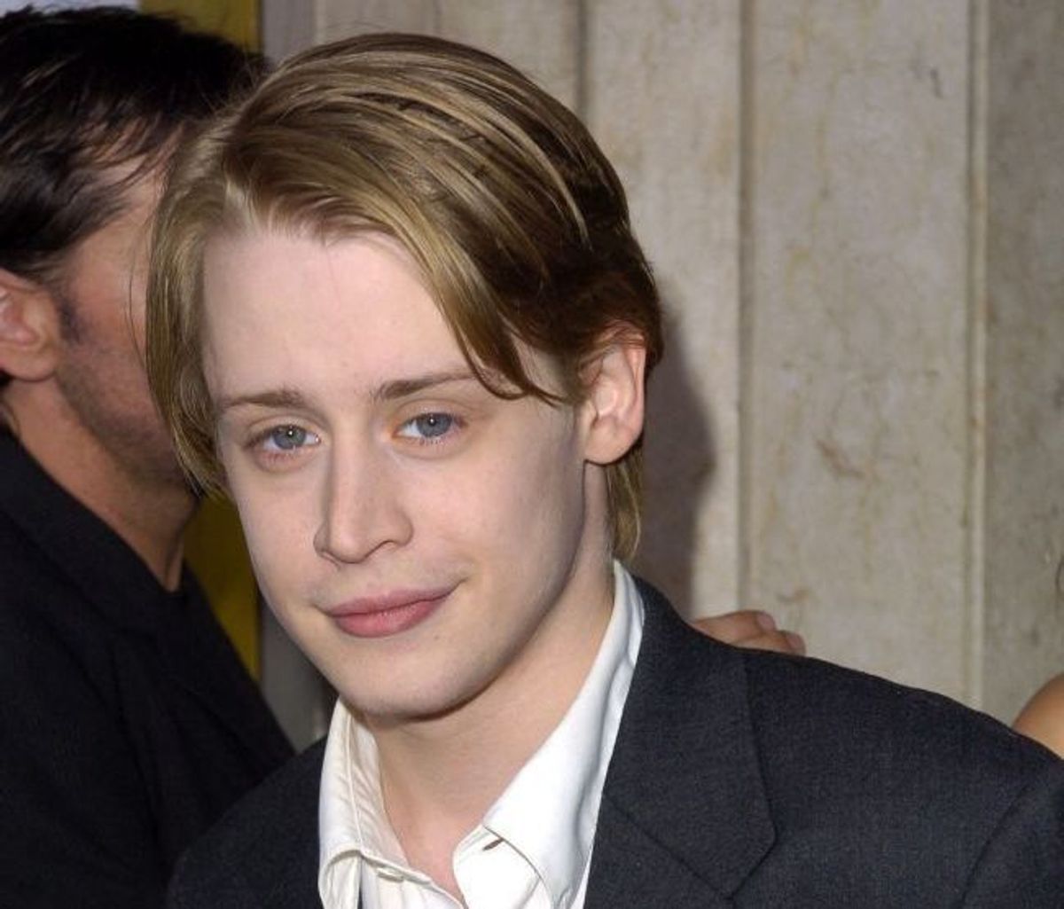 Toata lumea il confunda cu Macaulay Culkin! Cum arata fratele actorului ...