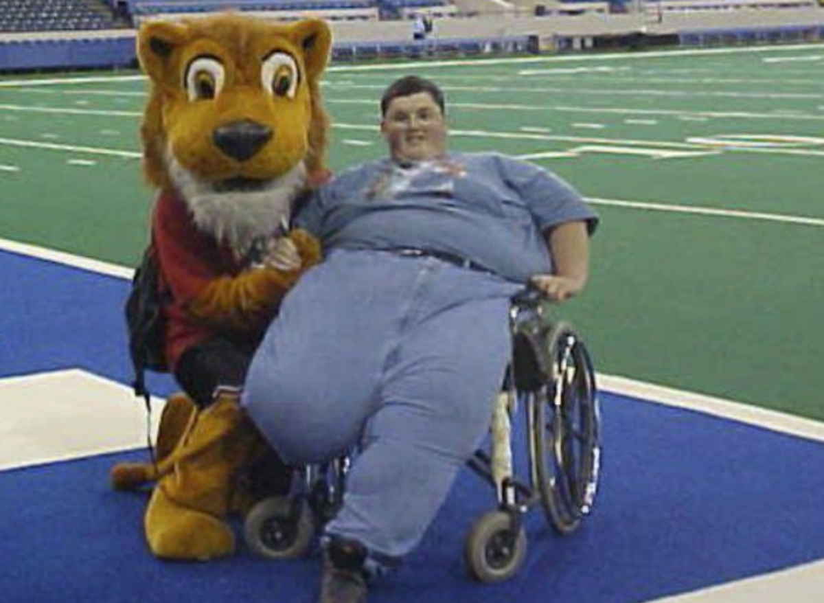 Un barbat cu piciorul amputat a slabit 200 de kg, dupa ce medicii i-au ...