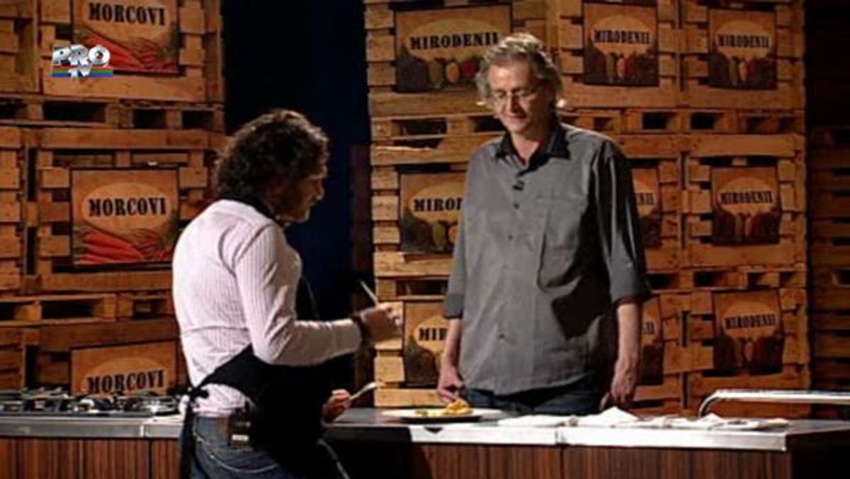 Lor juratii aproape ca le-au lins farfuriile! Acesti domni i-au lasat ...