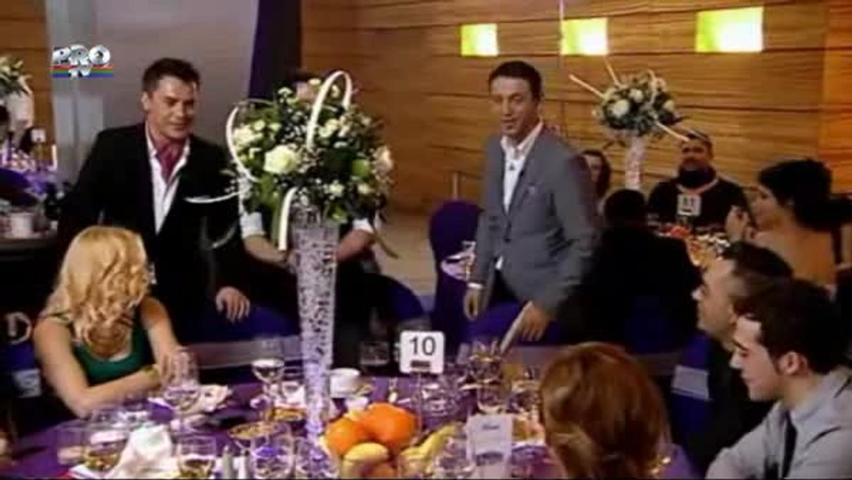 Mihai Petre danseaza cu Roxana Ionescu, la nunta lui Edi Stancu | Scene ...