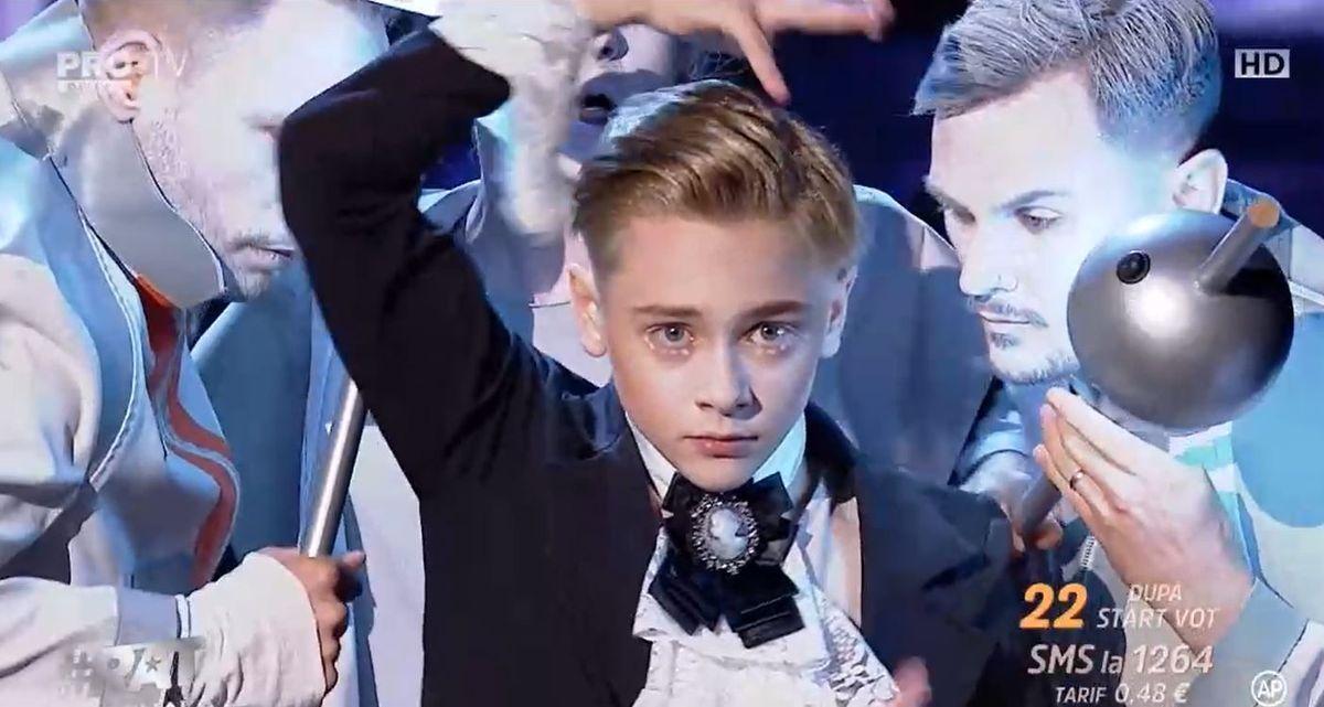 Românii au talent 2022 - semifinala 2. Darius Mabda i-a ridicat pe ...