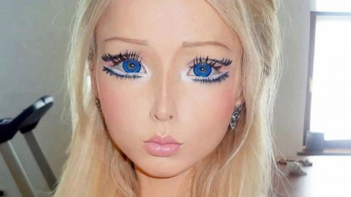 Nimeni nu se astepta ca "fata Barbie" sa semene atat de mult cu mama sa ...