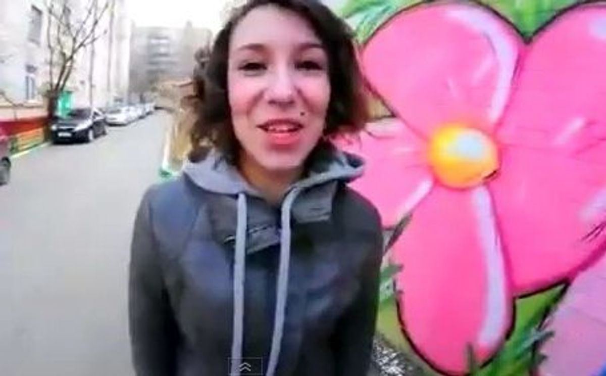 Si fetelor dragute li se intampla lucruri penibile! Vezi ce pateste ...