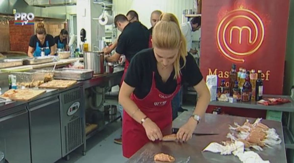 Claudia, motiv de cearta intre doi prieteni la catarama. Si-au aruncat ... Claudia, motiv de cearta intre doi prieteni la catarama. Si-au aruncat ...