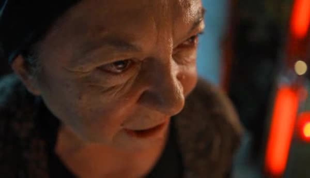 Caterinca maxima: De la ce aluneca Giani pe gresie | Scene si bonusuri ...