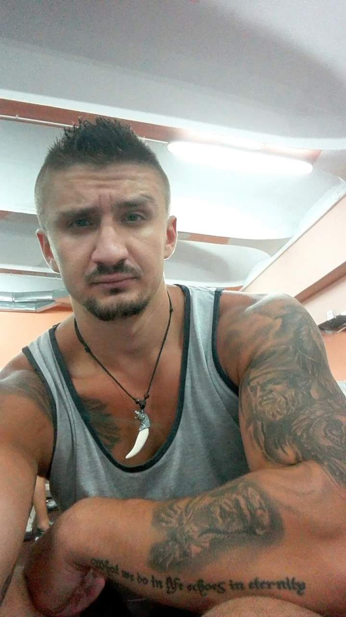 Fostul concurent Romnii au talent, Marius Calin, joaca inspectacolul de ...