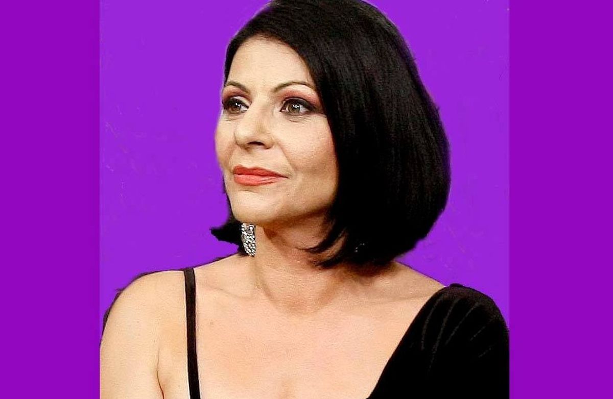 Elena Cârstea, fotografiată în scaun cu rotile la aeroport. Problemele ...