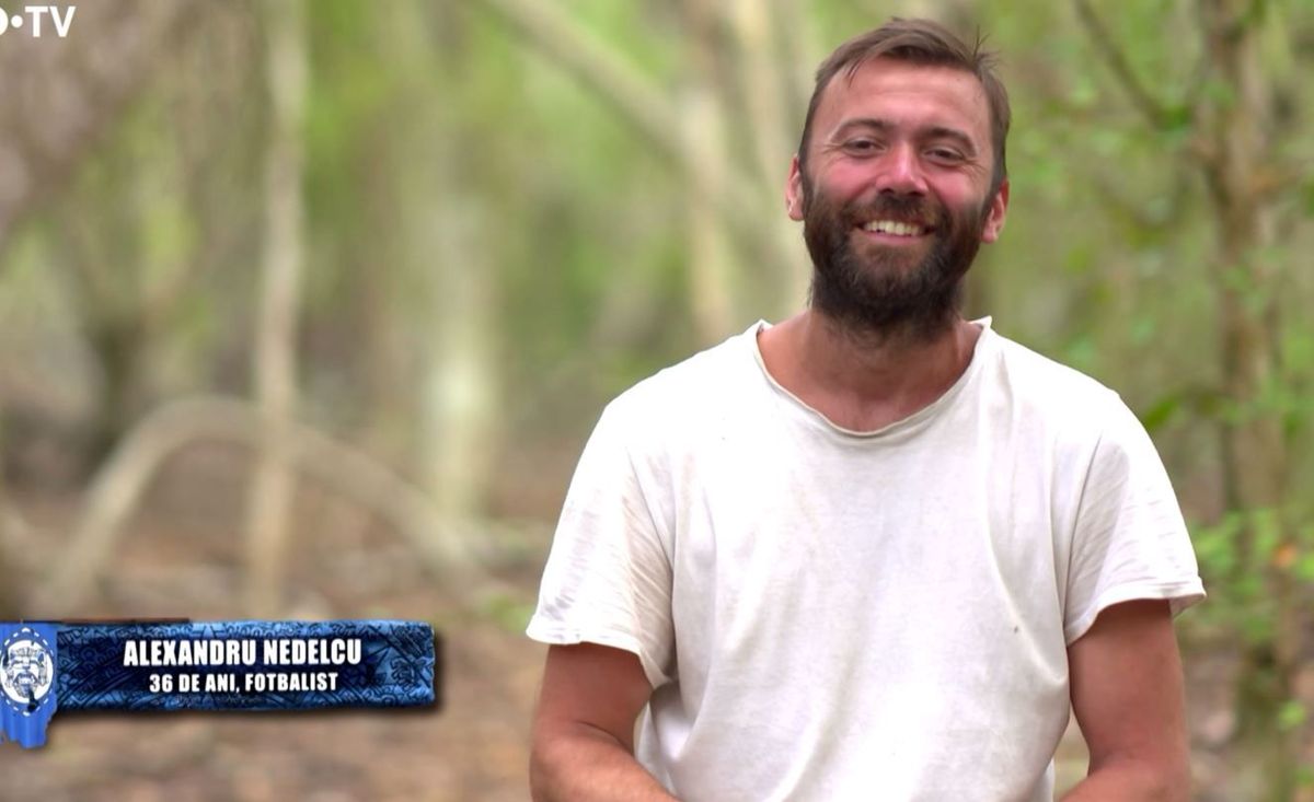 Alexandru Nedelcu le-a construit un vestiar fetelor, ca să aibă unde să ...