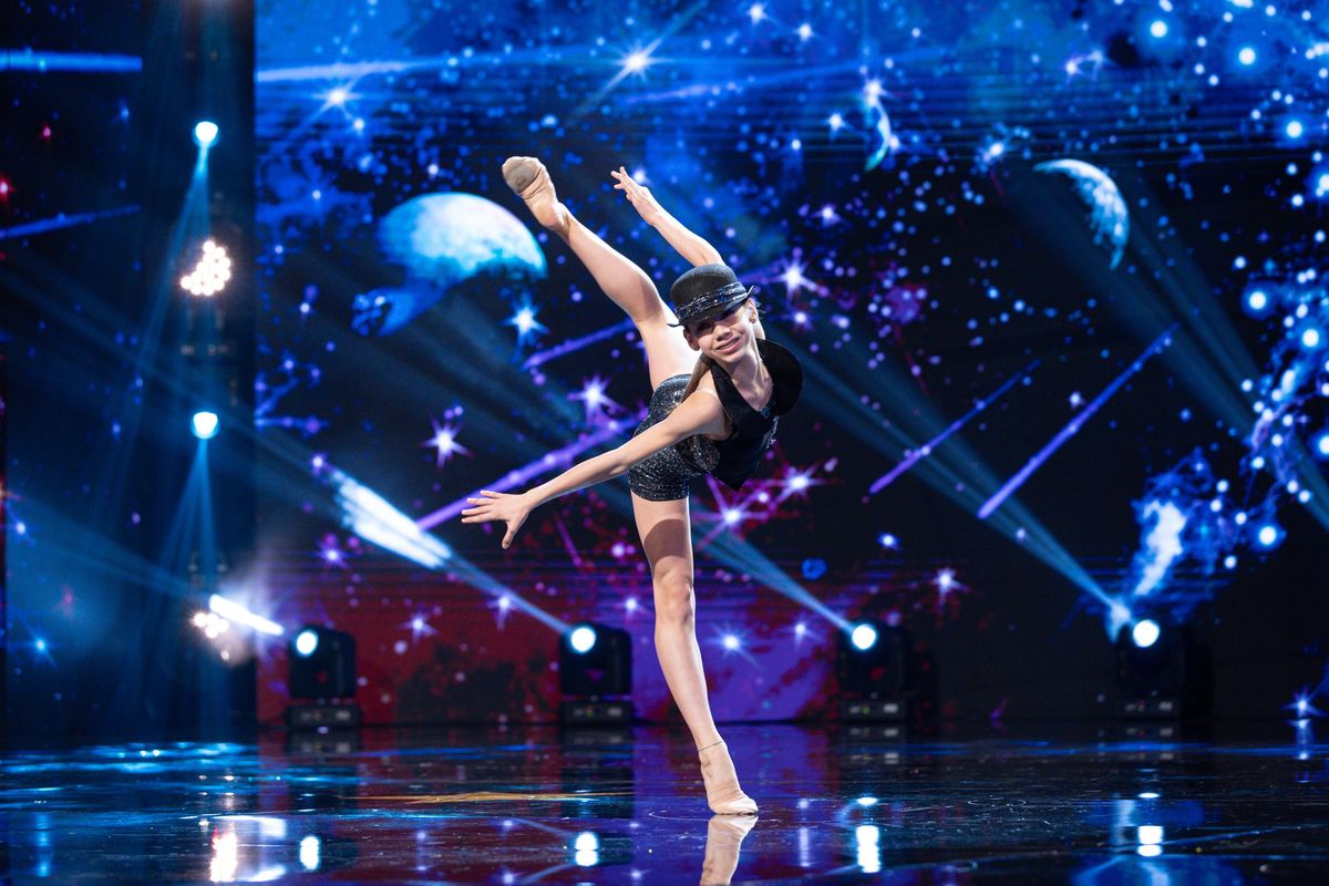 La 13 ani, Medeea Caplea a umplut scena de la Românii au talent cu ...
