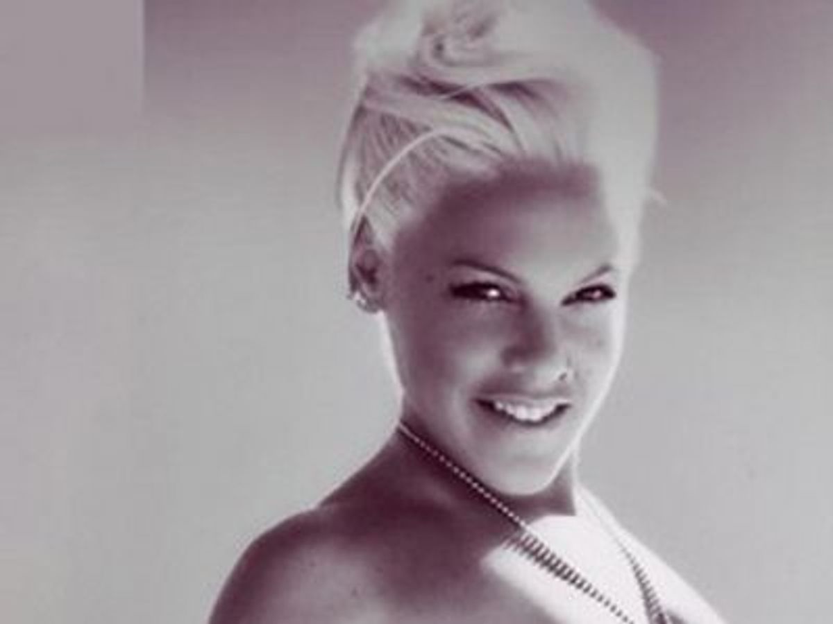 "Exposed": Pink s-a dezbracat pentru Bryan Adams. FOTO | PRO TV