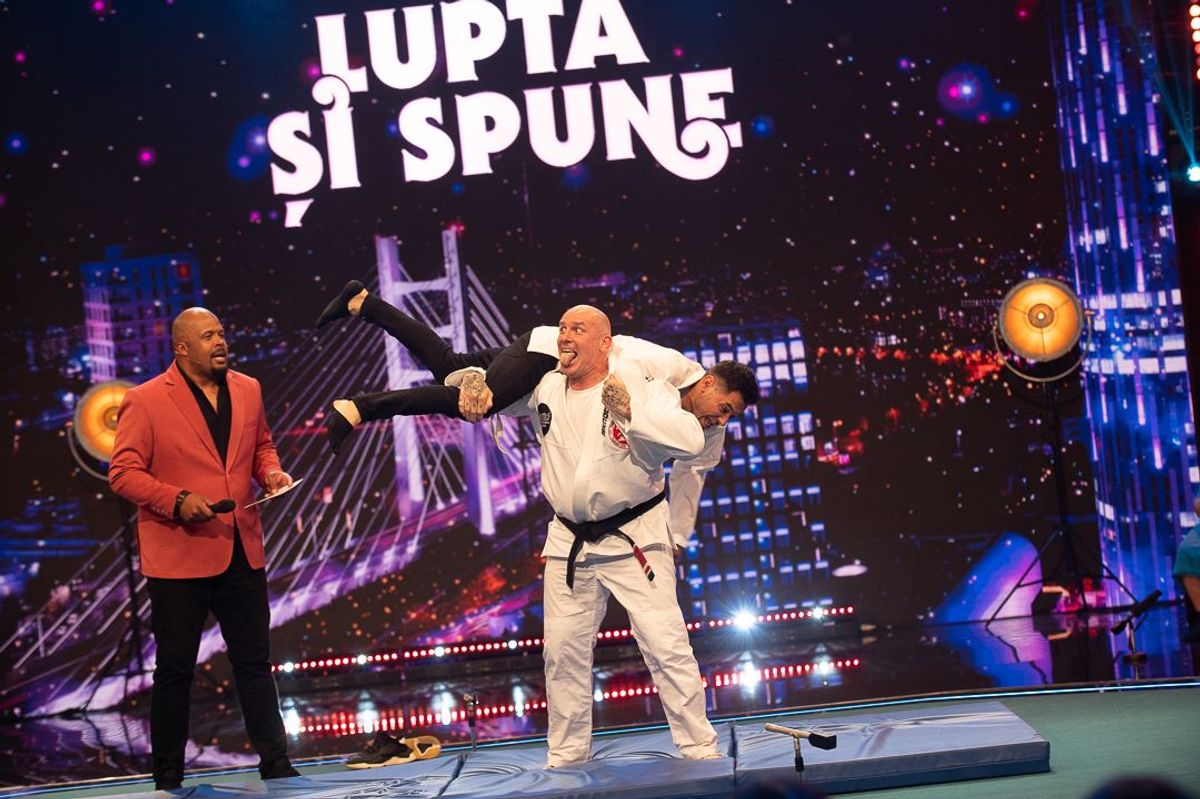 Moment demn de Cascadorii râsului la Săriți de pe fix!. Mihai Rait ...