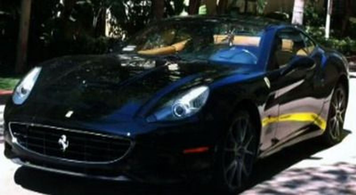 Justin Bieber a facut accident la volanul unui Ferrari! FOTO | PRO TV