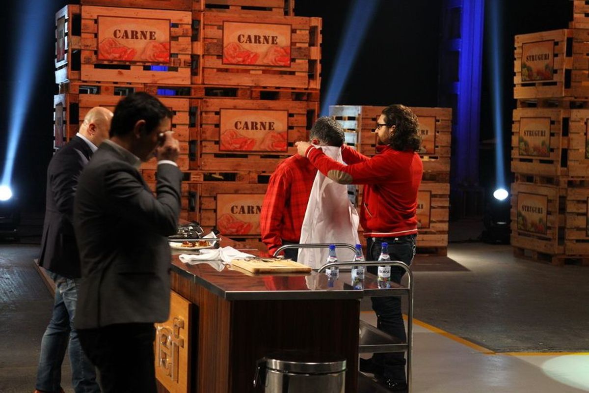 Premiera la "MasterChef": Concurentul care i-a facut pe cei trei jurati ...