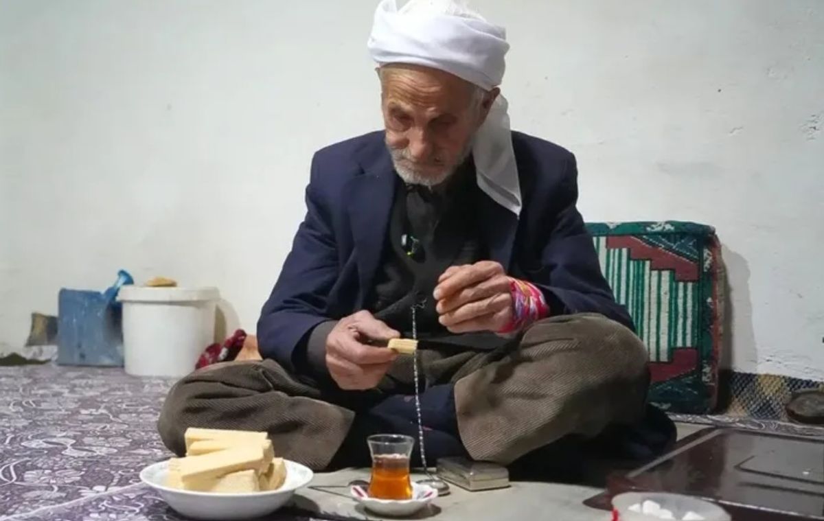 Un bunic de 86 de ani s-a hrănit timp de 50 de ani doar cu ceai și ...
