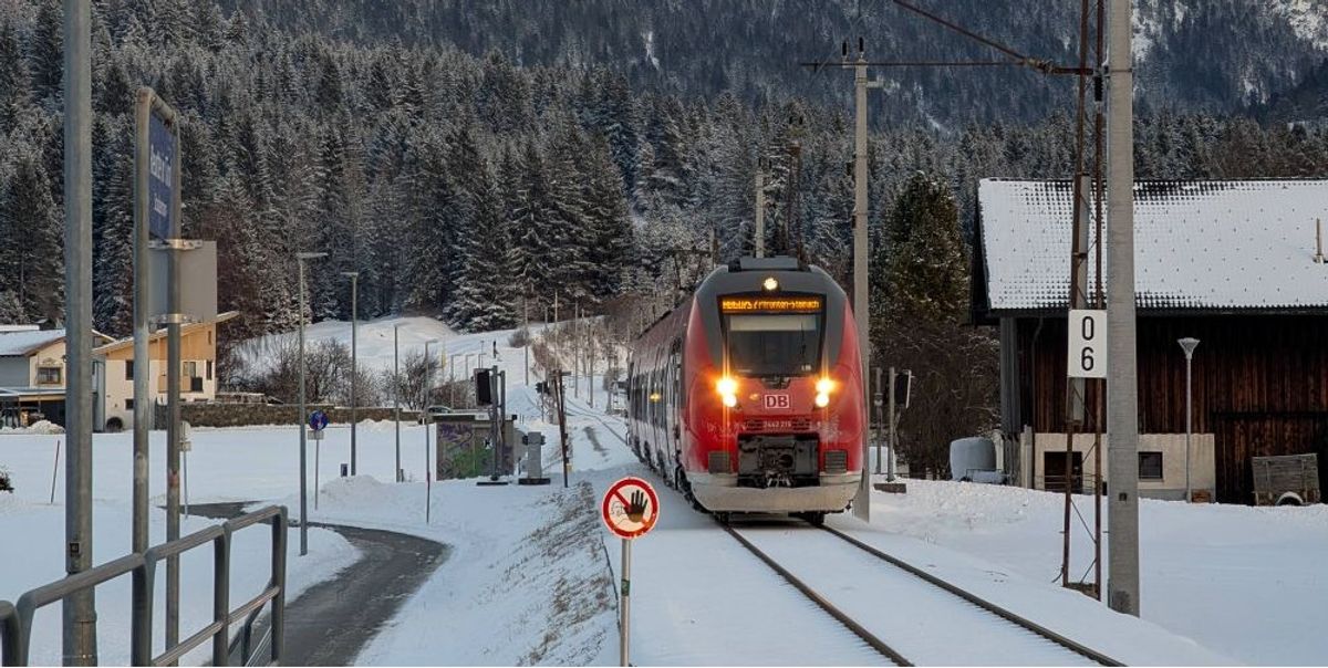 Incident bizar: Un român a încercat să fure un tren plin cu pasageri ...