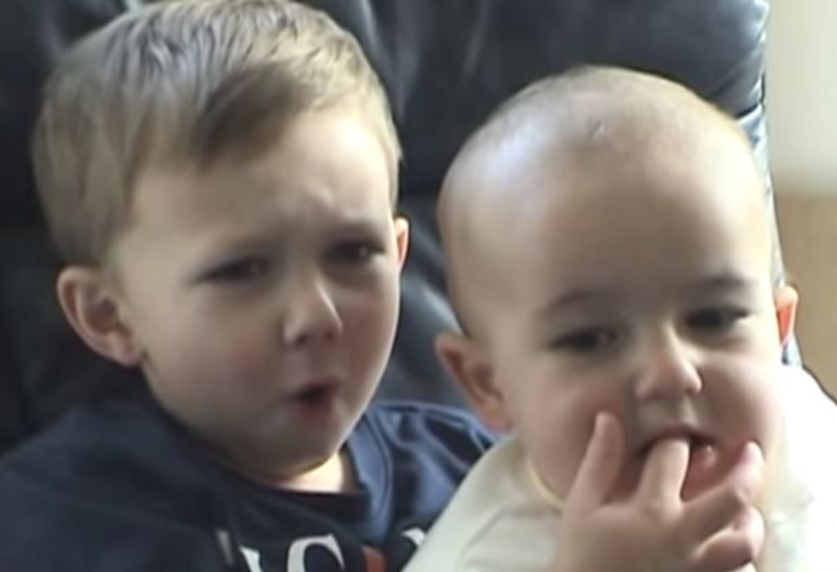 Cum arată în prezent copiii din clipul viral "Charlie bit my finger ...