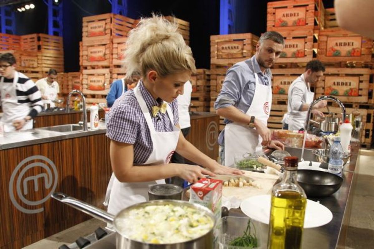 La inceput au fost cateva mii, acum au mai ramas 24. La "MasterChef" se ...