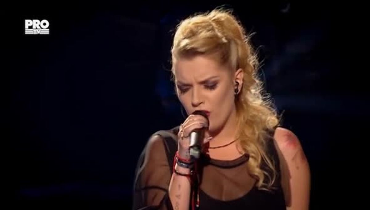 Vocea Romaniei - sezonul 6: Iuliana Dobre & Miruna Ionescu – Bad Girl ...