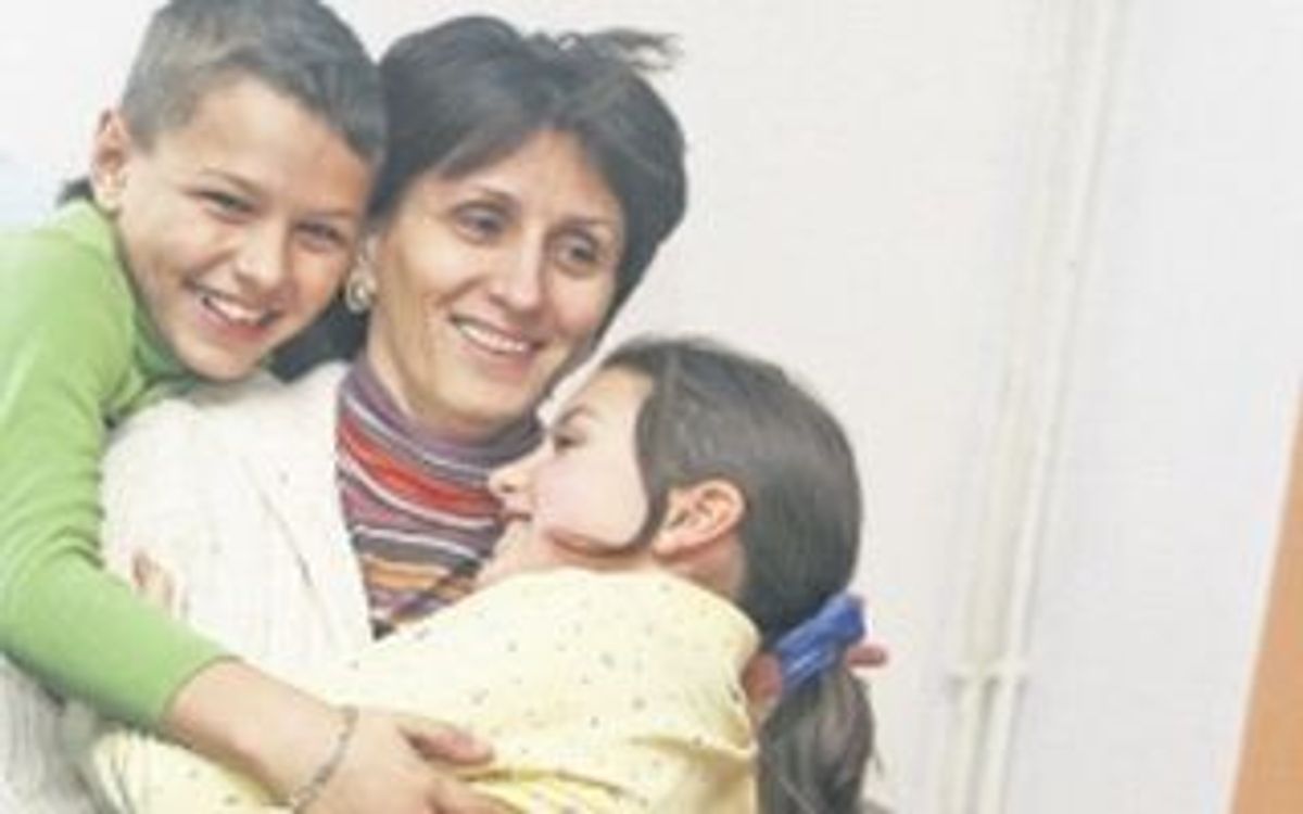 Dana Ganea: "Pentru copiii mei fac orice, inclusiv sa stau cu Ionel ...