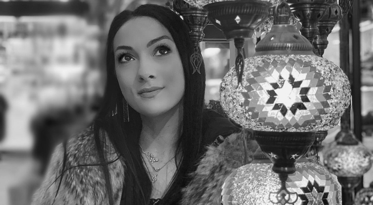 Laura Roșca (DJ Lalla) a fost înmormântată la Turda. Artista, condusă ...