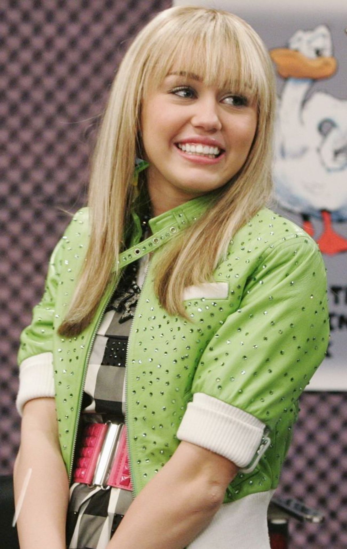 Miley Cyrus, cu par lung din nou. Cum arata vedeta cu suvitele celebre ...