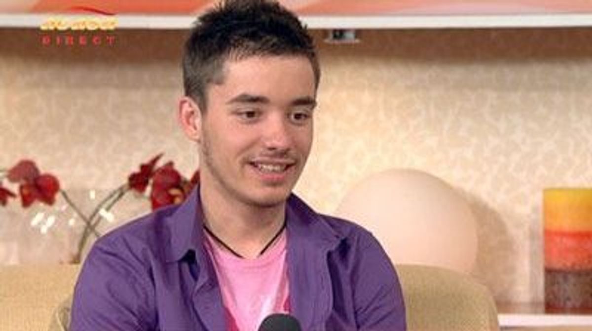 Adrian Tutu a cantat "Sunt roman, deci pot" in studioul "Povestirilor ...