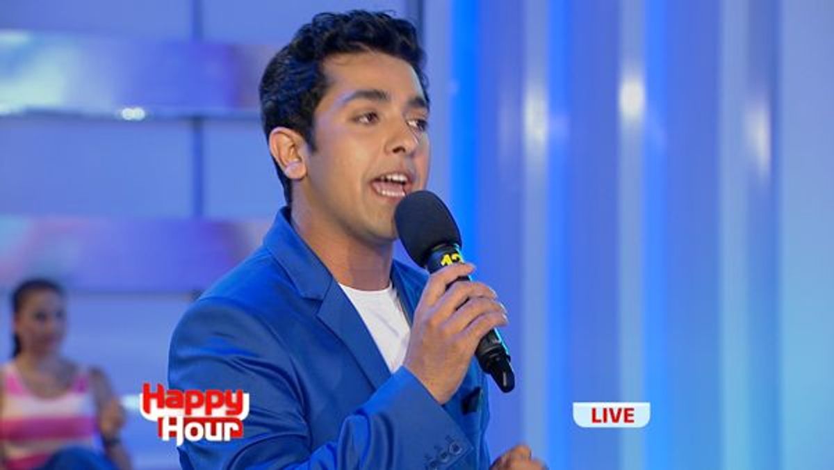 Valentin Dinu de la Romanii au talent a cantat LIVE la Happy Hour ...