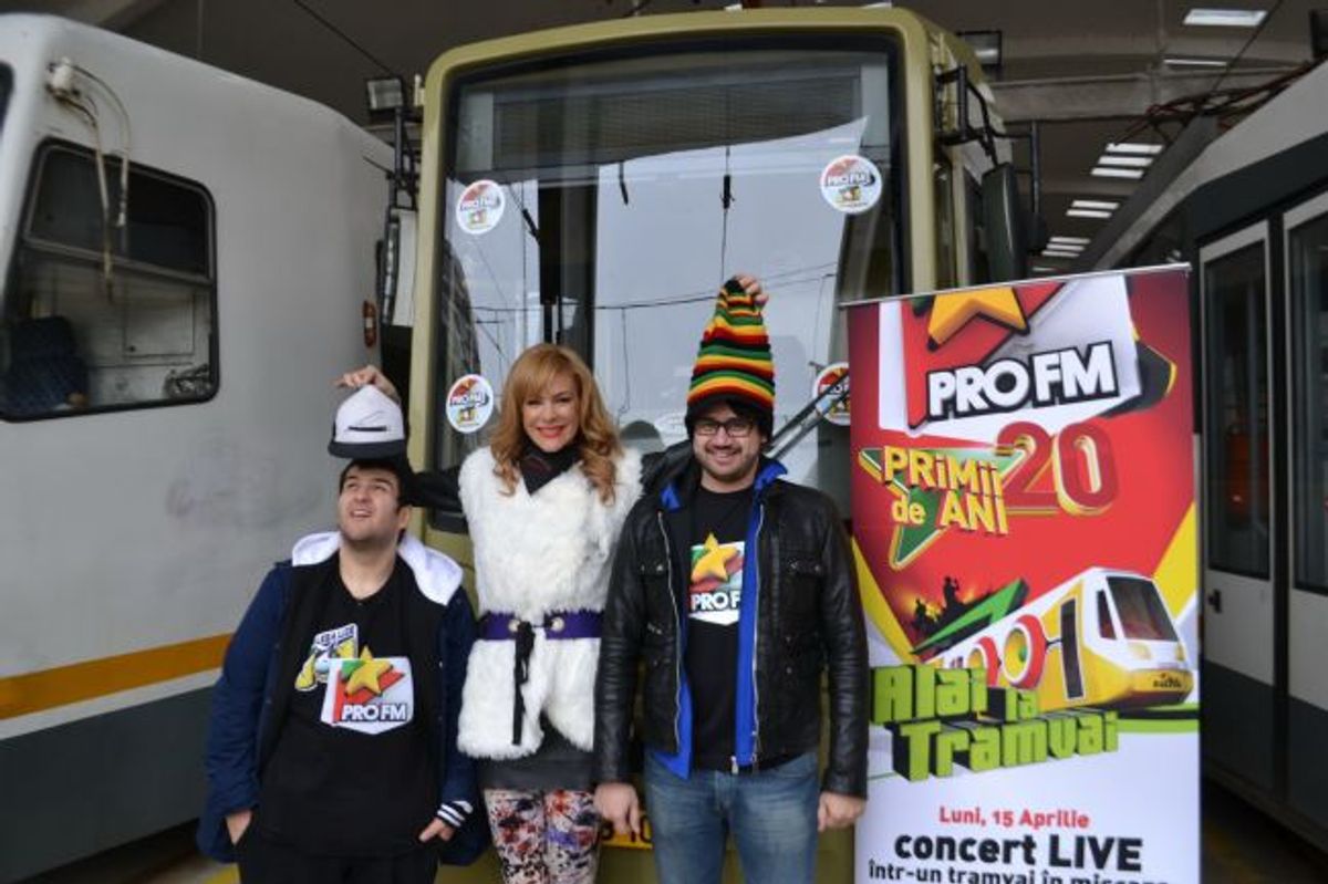 Roxana Ciuhulescu l-a invatat pe DJ-ul ProFM Bogdan Nicolai sa conduca ...