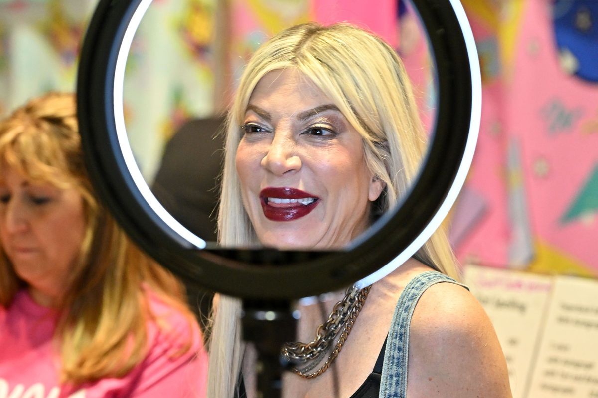 Cât câștigă Tori Spelling pe lună! Suma a fost dezvăluită la procesul ...