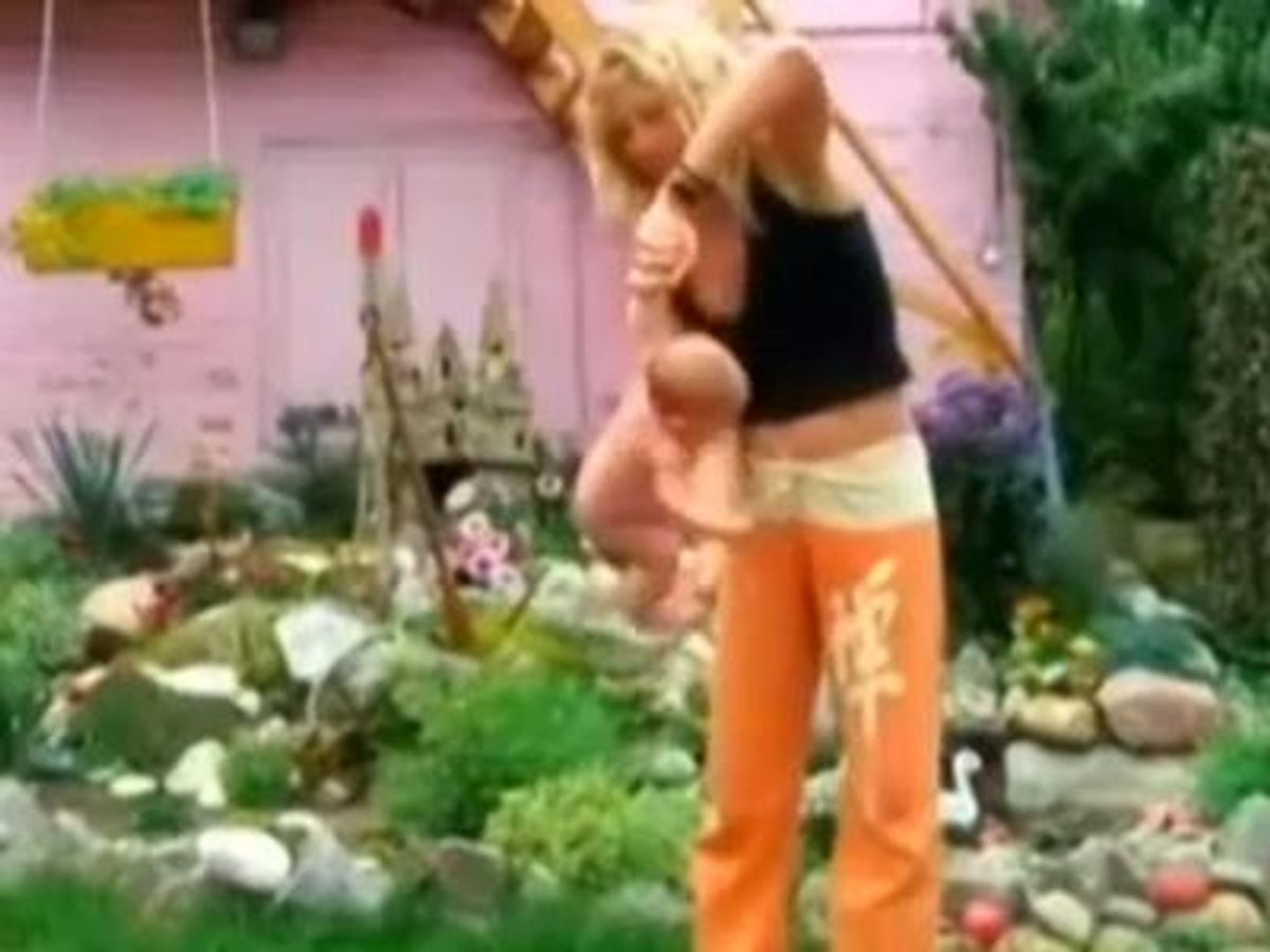 Yoga pentru bebelusi, exercitiile care ii socheaza pe parinti: Yoga pentru bebelusi, exercitiile care ii socheaza pe parinti: