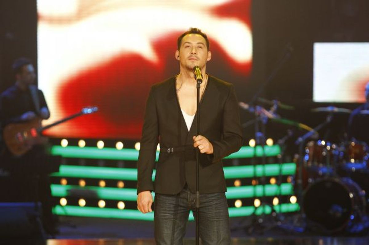 Stefan Stan si Dragos Chircu canta in noaptea de Revelion in Piata Revolutiei la “Live ...